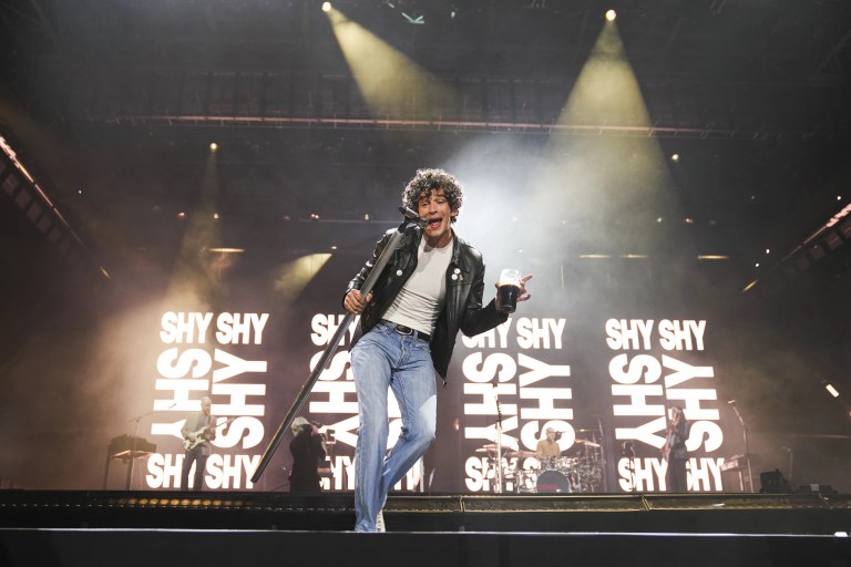 The Pied Piper of Rock: Matty Healy Leads The 1975 Into Glastonbury ...